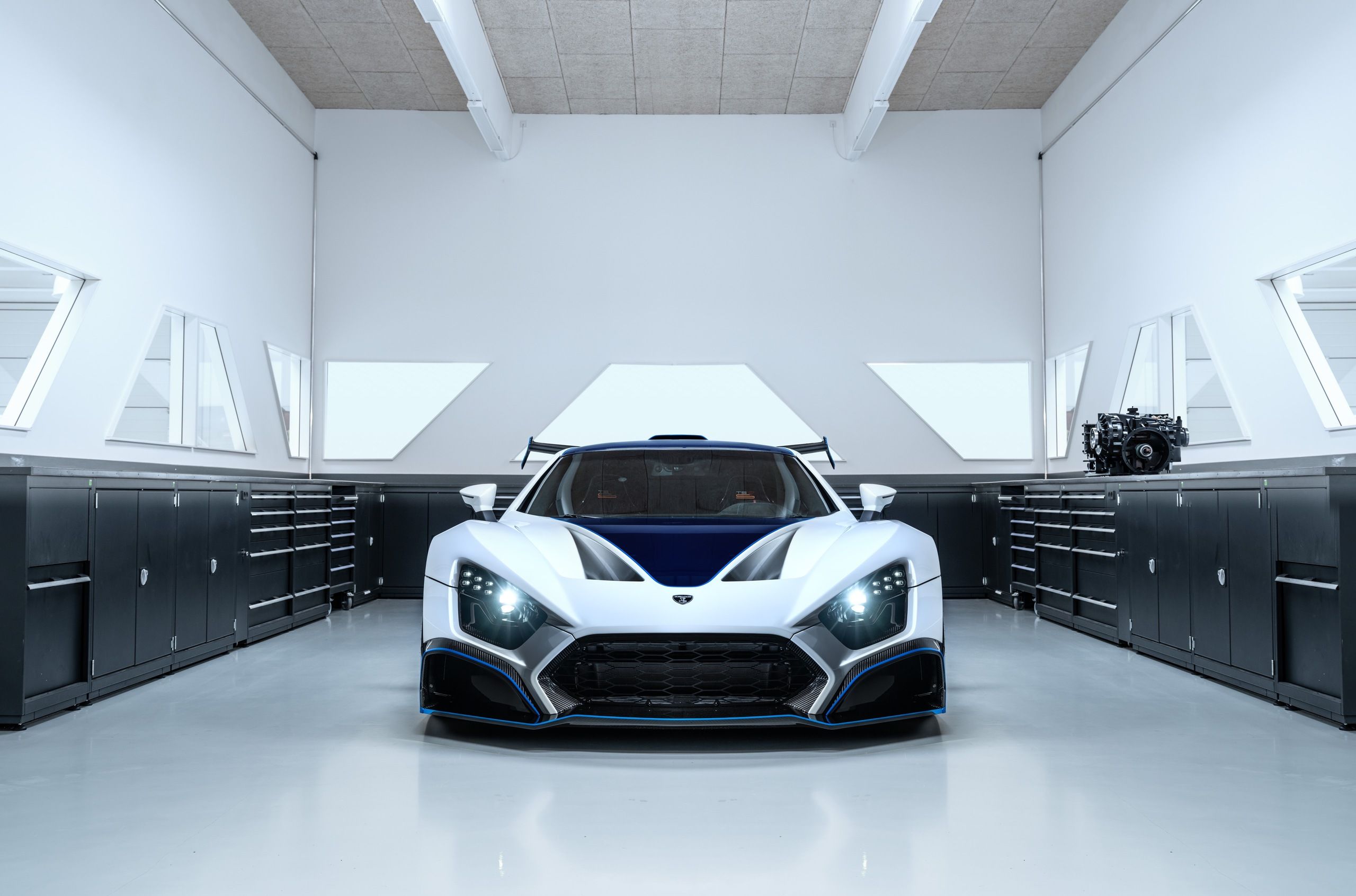 Pagani и Zenvo показали суперкары, которые готовили для Женевского ...