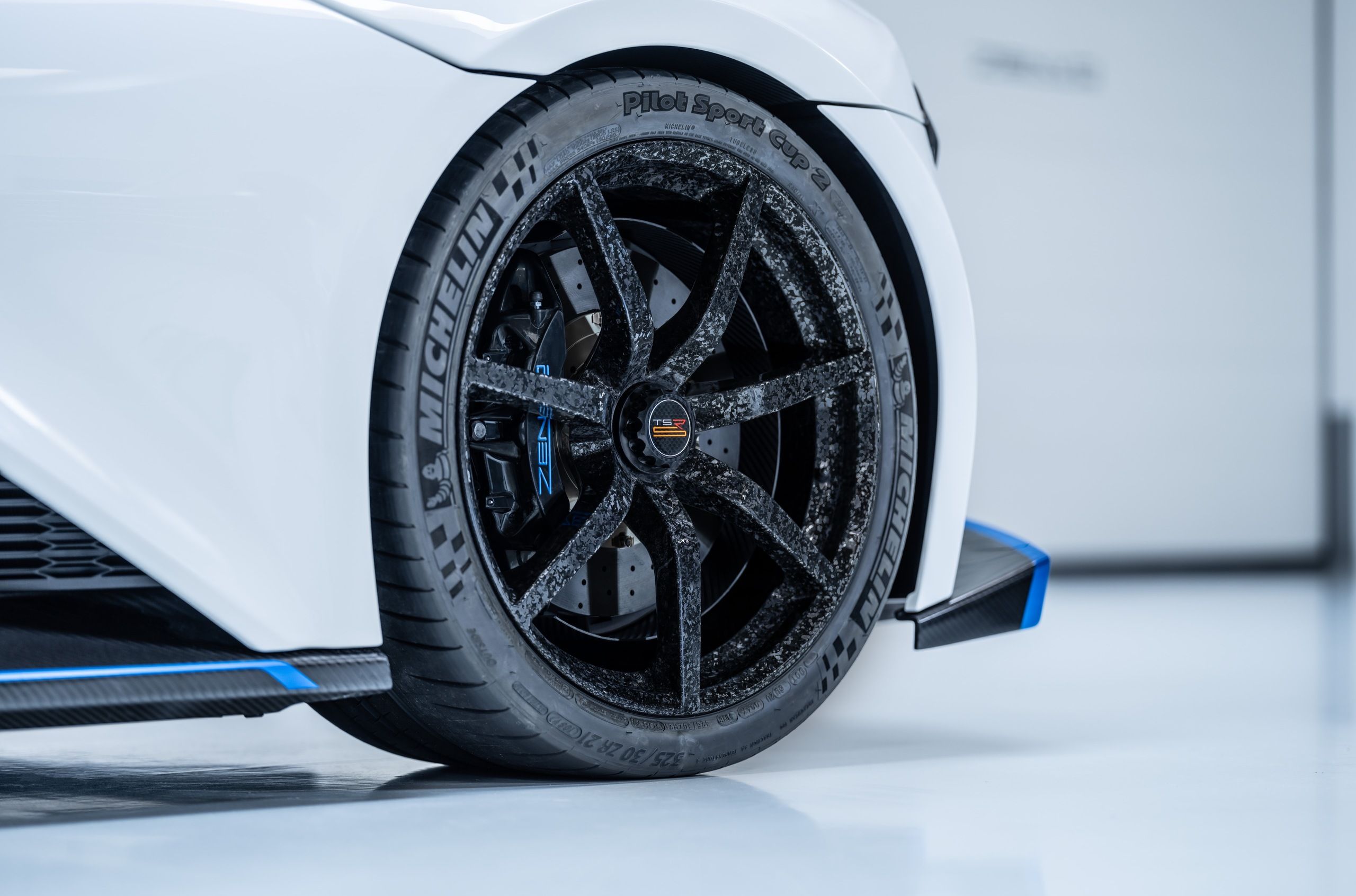 Pagani и Zenvo показали суперкары, которые готовили для Женевского ...
