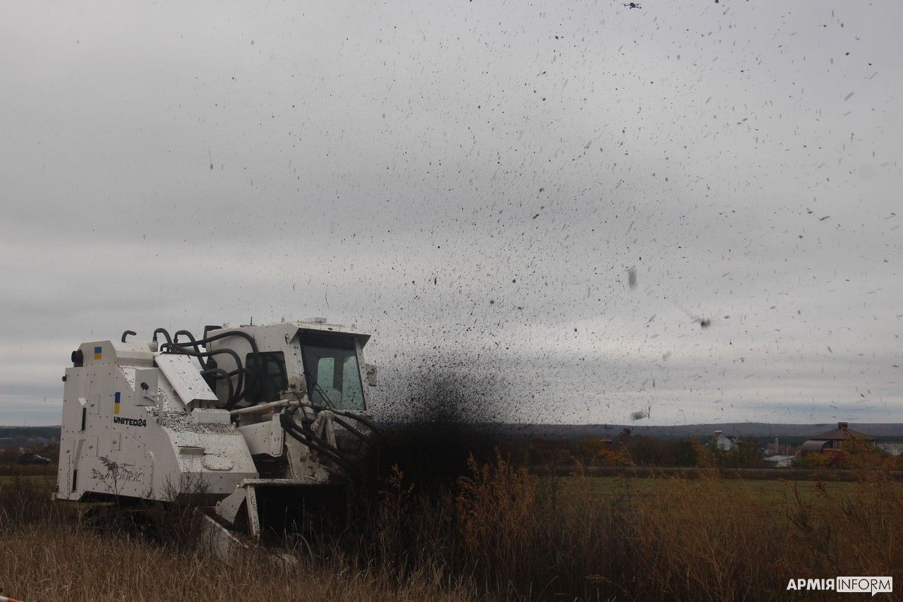 Британская машина для разминирования Armtrac-400 - Auto24