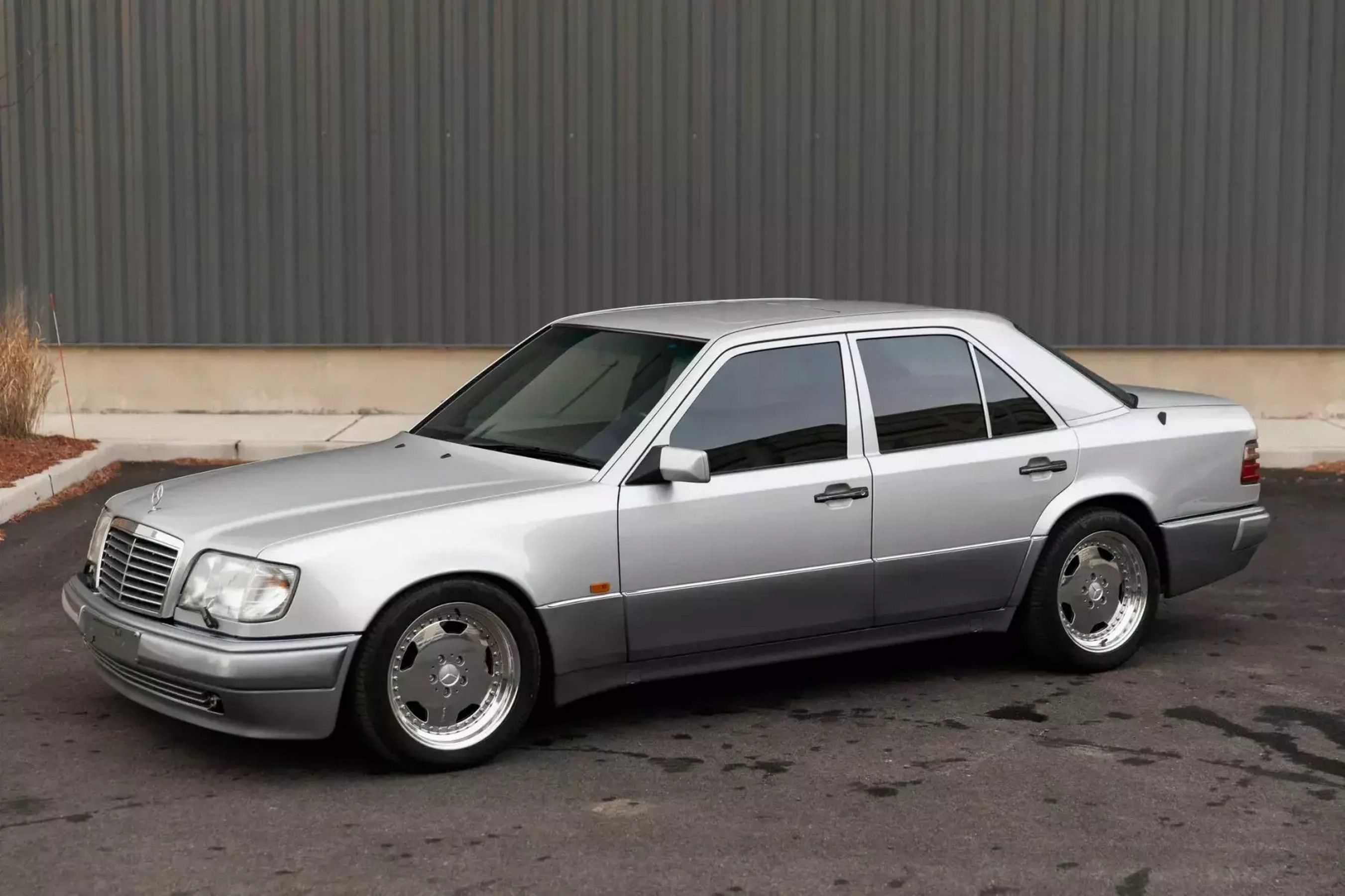 Легендарный Mercedes-Benz E60 AMG появился в продаже - Auto24