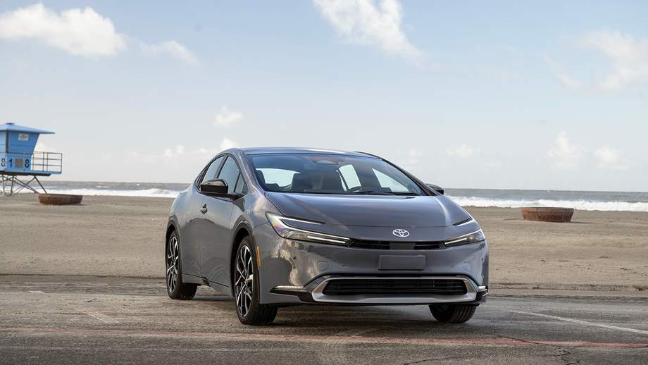 Toyota Prius визнали найкращим автомобілем в Північній Америці у 2024 ...